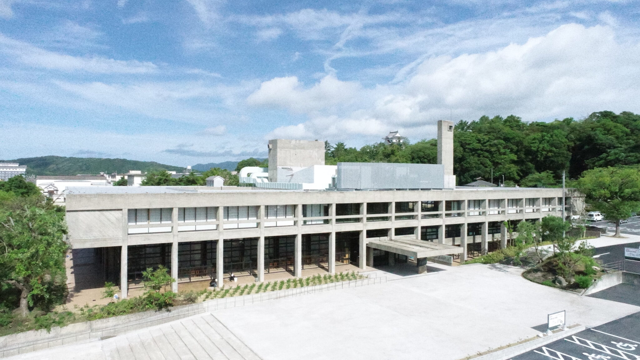 旧上野市庁舎が新たな観光拠点「SAKAKURA BASE」としてリニューアルオープン | 伊賀市にぎわいパートナーズ